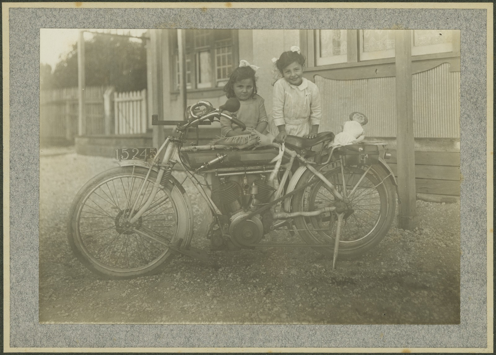 State Library Victoria – Snaps and stories: photo albums